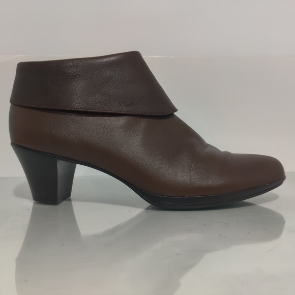 Munro | Shoes | Munro Grace Bootie Fold Over Top Stacked Heel Brown ...